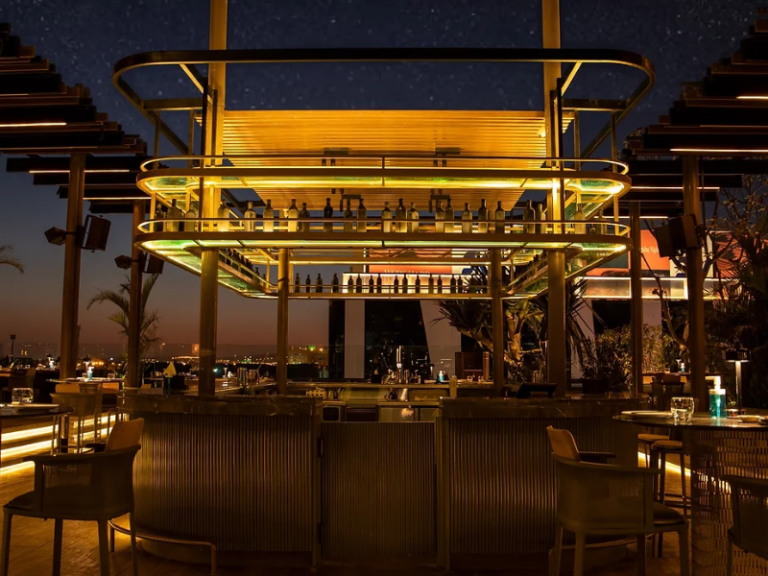 Explore the Top 5 Restaurants in Sheikh Zayed Near Luxury Residences
